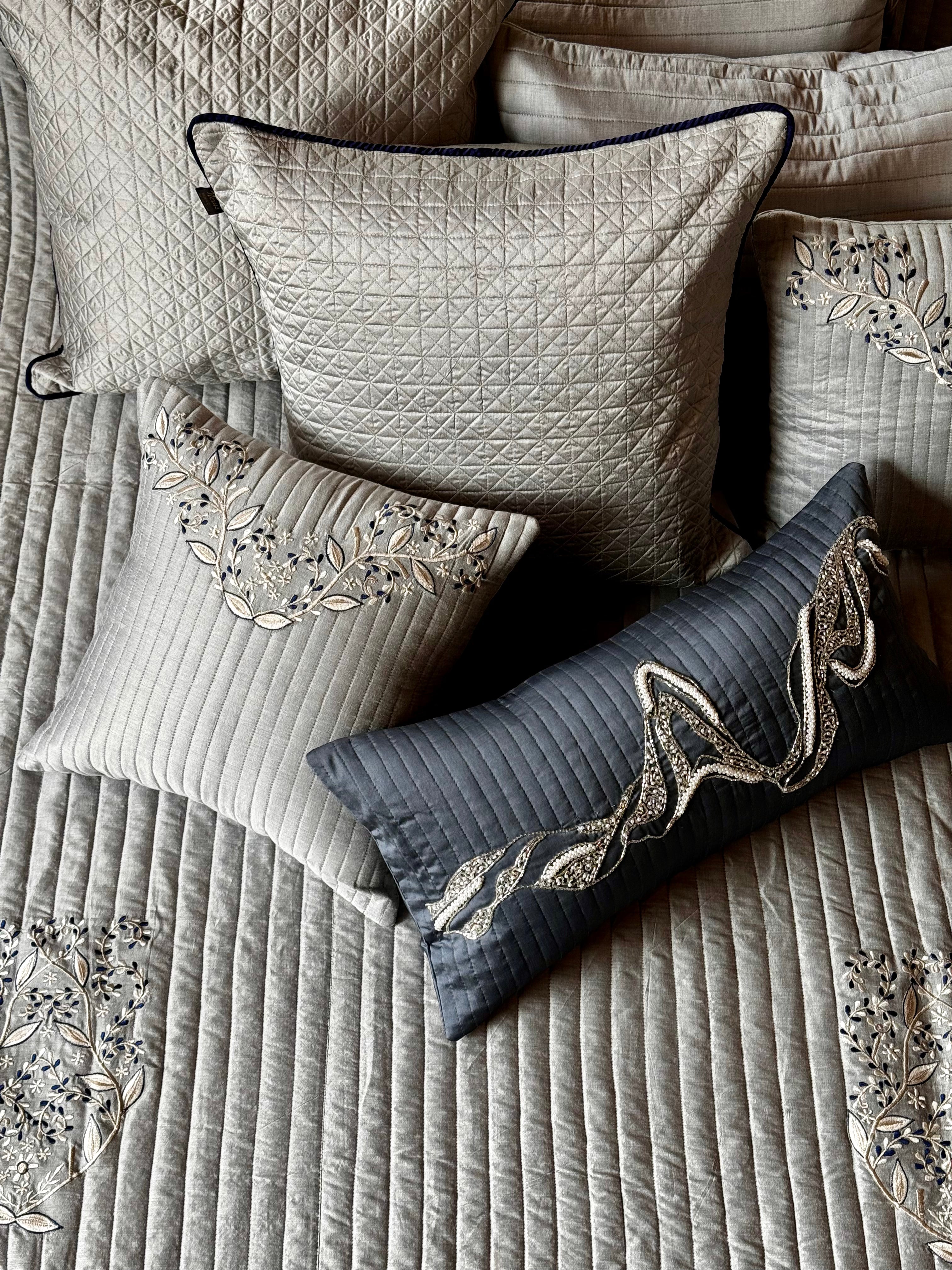 THE PALE GREY ELLA BEDDING SET – NEXUS BY UPASNA
