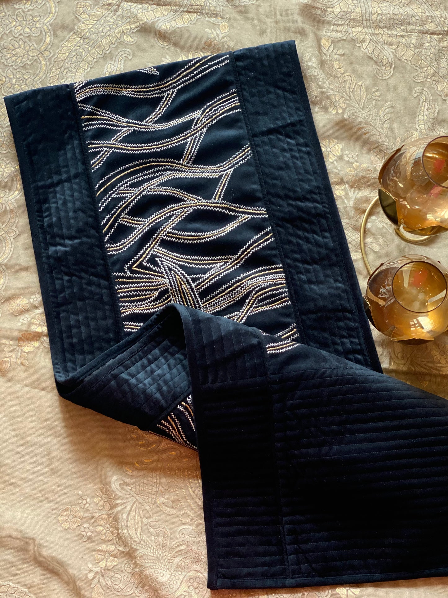 THE BLACK MAZE BED RUNNER – NEXUS BY UPASNA