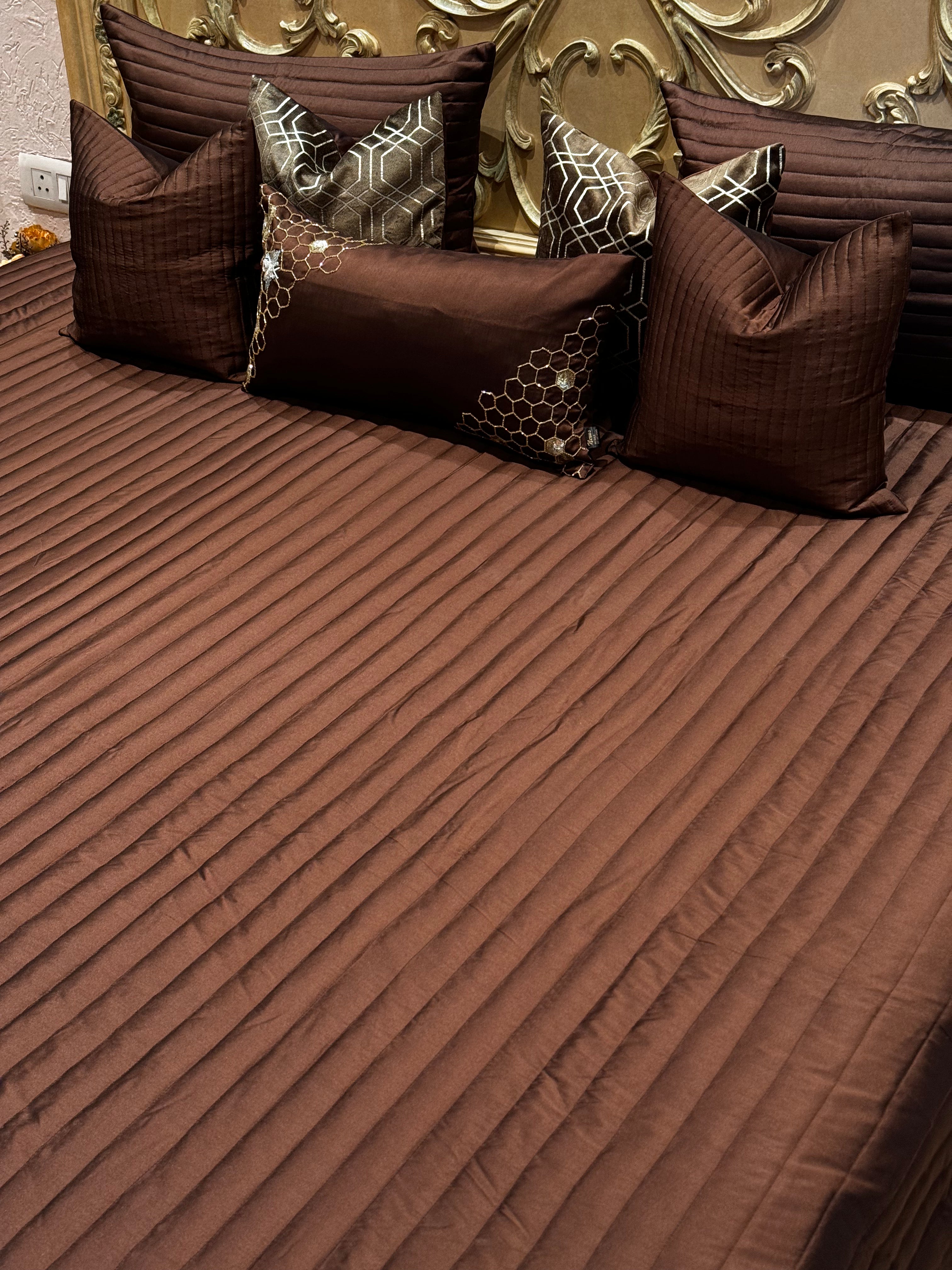 THE BROWN BUMBLE BEE BEDDING SET – NEXUS BY UPASNA